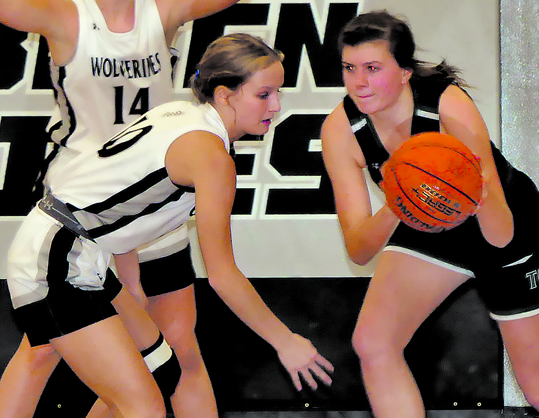 Trinity hits from outside to down Wolverine girls – belltimescourier.com